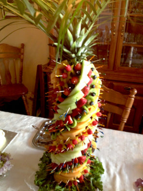 Tips on Arranging a Luau Theme Party | PigOut Roasters